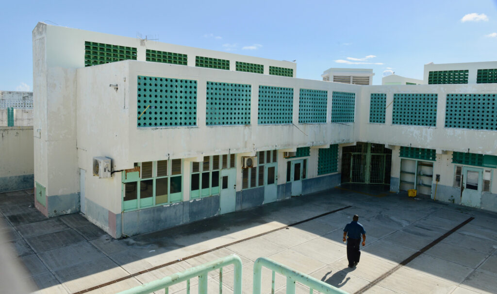 Growing concerns about safety on Sint Maarten due to worsening state of ...